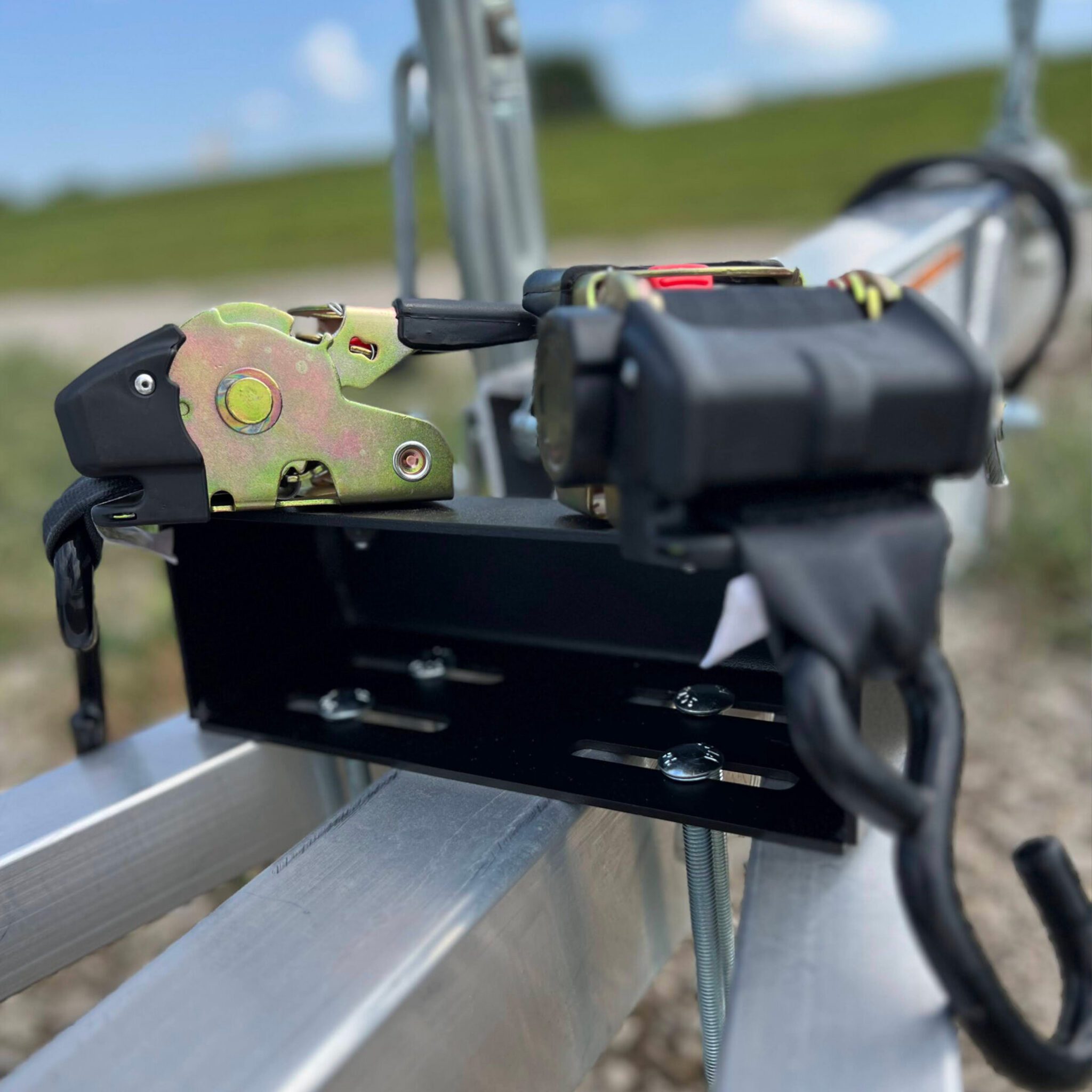 Hawk Hold | Handy Industries