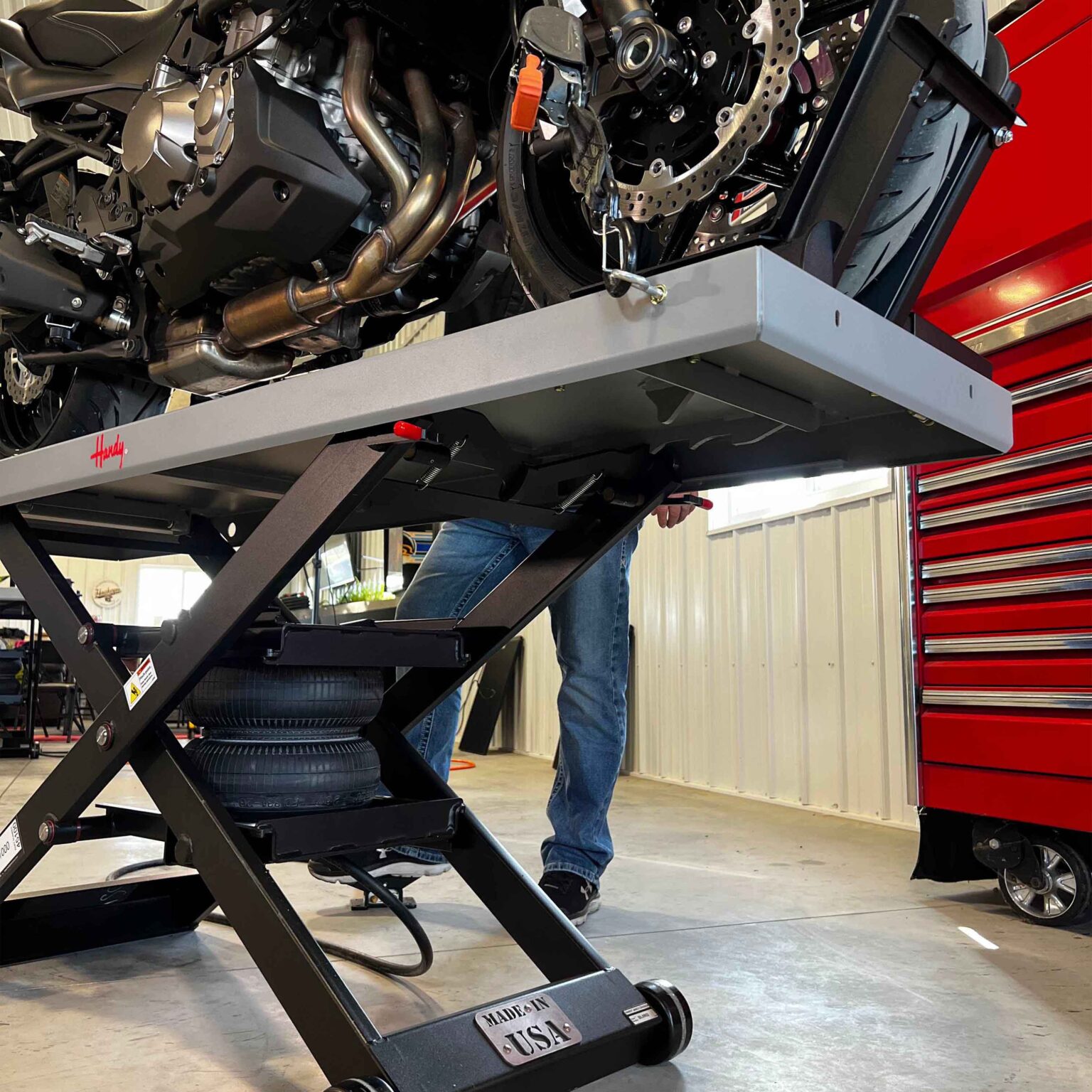 Bravo 1000 Air Lift | Handy Industries