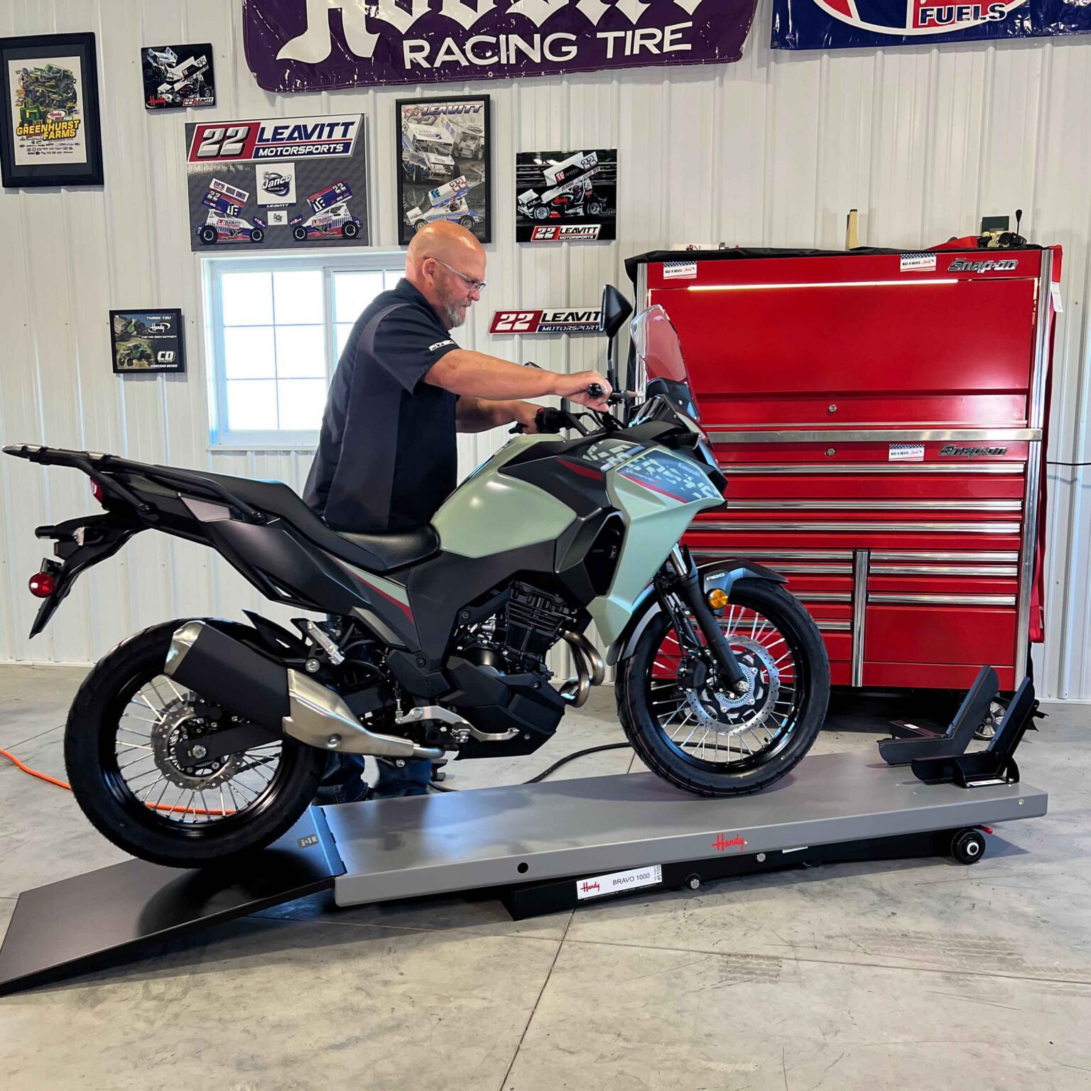 S.A.M. 1200 Air Lift | Handy Industries